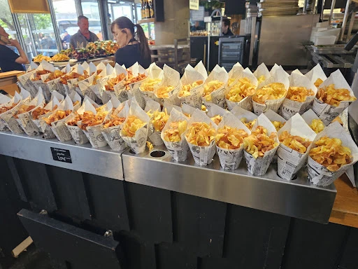 Les Halles de Bacalan: Une Célébration Gastronomique au Cœur de Bordeaux