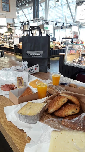 Les Halles de Bacalan: Une Célébration Gastronomique au Cœur de Bordeaux