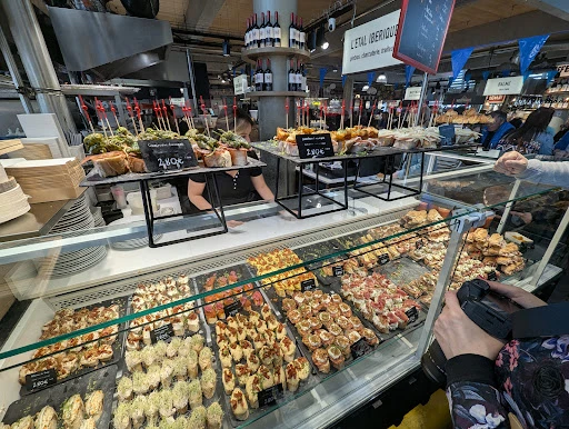 Les Halles de Bacalan: Une Célébration Gastronomique au Cœur de Bordeaux