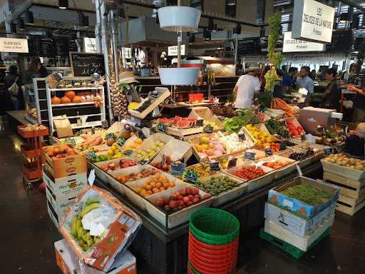 Les Halles de Bacalan: Une Célébration Gastronomique au Cœur de Bordeaux